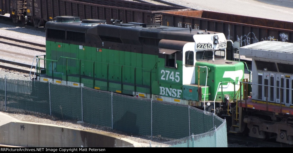 BNSF 2745